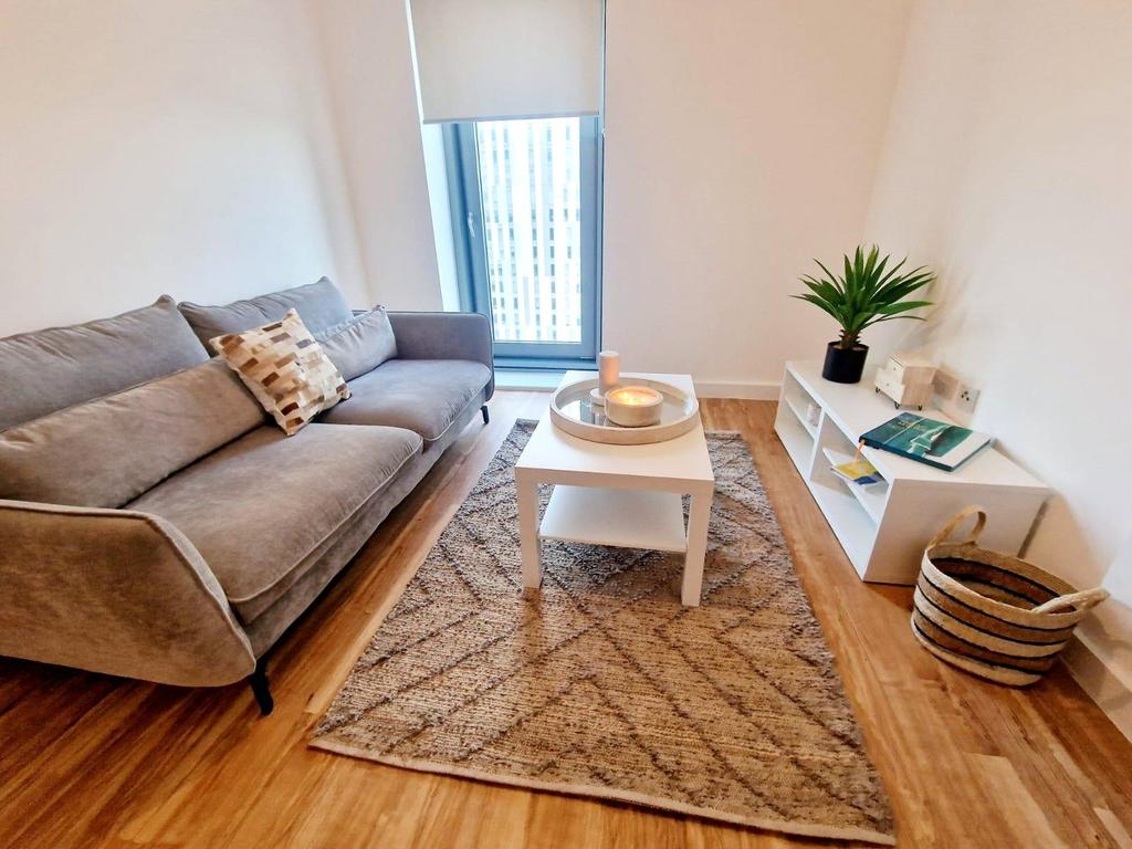 Media City, Michigan Point Tower D... 1 bed flat - £1,050 pcm (£242 pw)