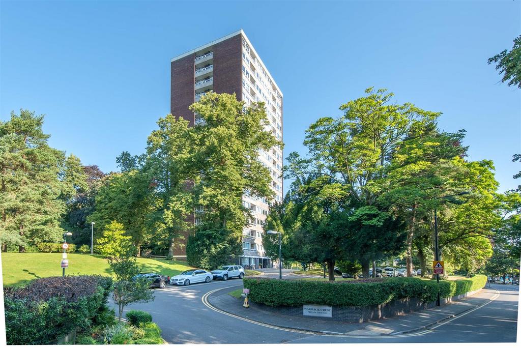 Warwick Crest, Arthur Road... 1 bed flat - £725 pcm (£167 pw)