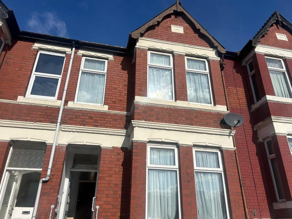Broad Street, Barry 2 bed flat - £800 pcm (£185 pw)