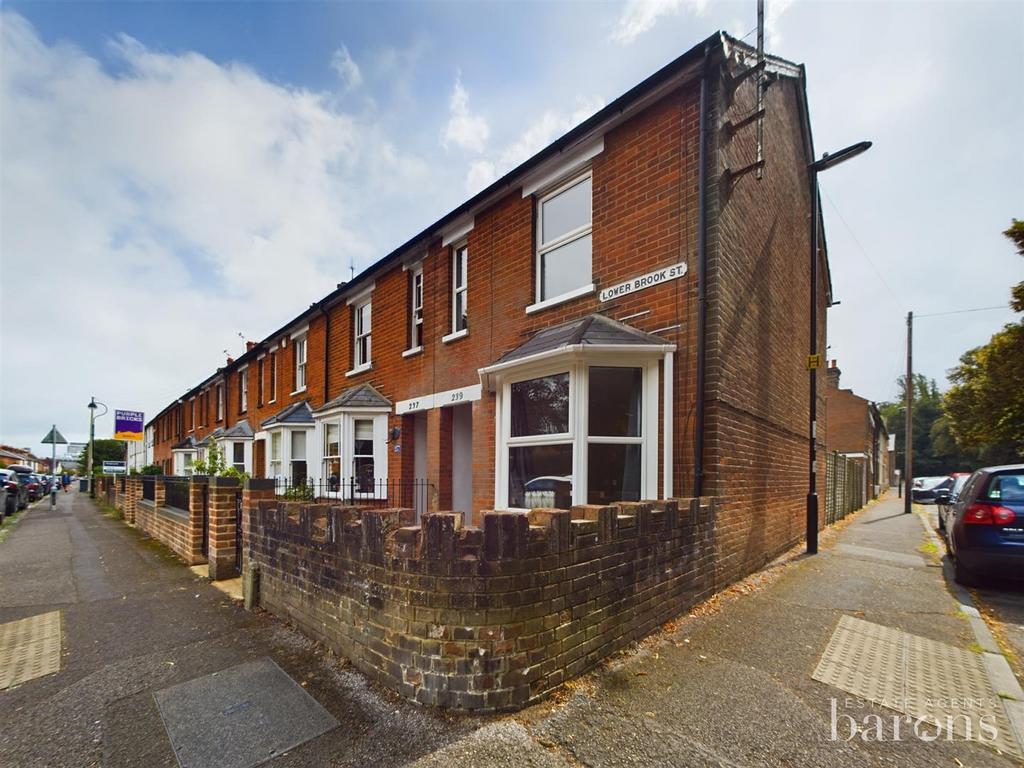 Lower Brook Street, Basingstoke RG21 3 bed end of terrace house - £320,000