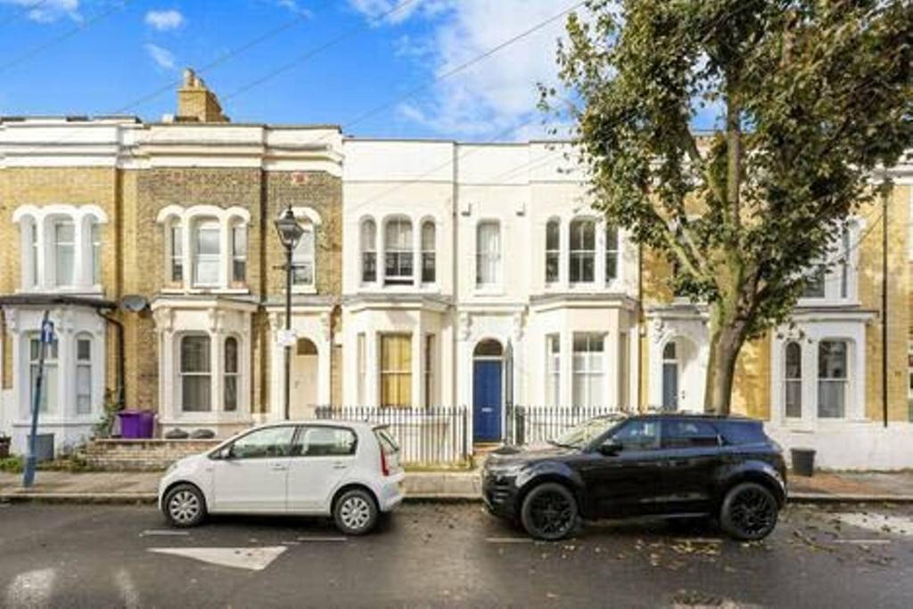 87 Antill Road, London E3 2 bed maisonette for sale - £600,000