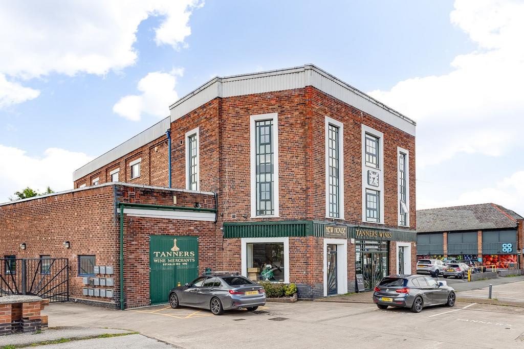 Christleton Road, Chester CH3 1 bed flat - £180,000