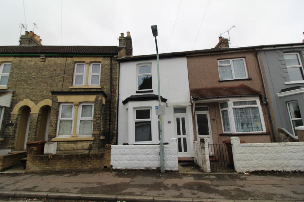 Seaview Road, Gillingham, Kent, ME7 3 bed terraced house - £1,325 pcm ...