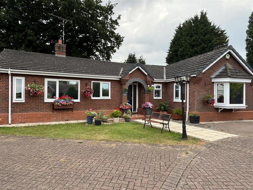 Groby Road, Near Glenfield Hospital... 3 bed detached bungalow - £425,000