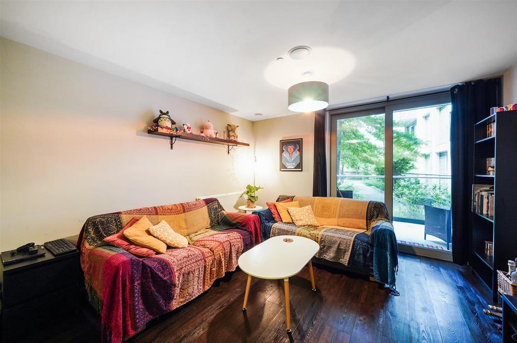 Loampit Vale, London 2 bed apartment - £2,100 pcm (£485 pw)