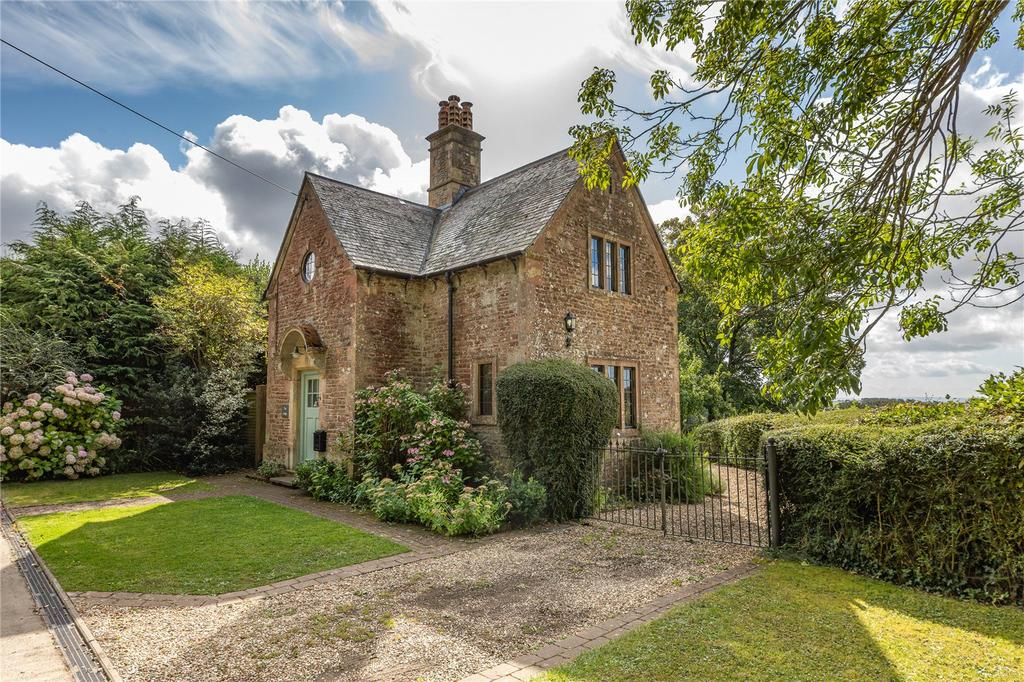 Redlynch Park, Bruton, Somerset, BA10 3 bed detached house - £895,000