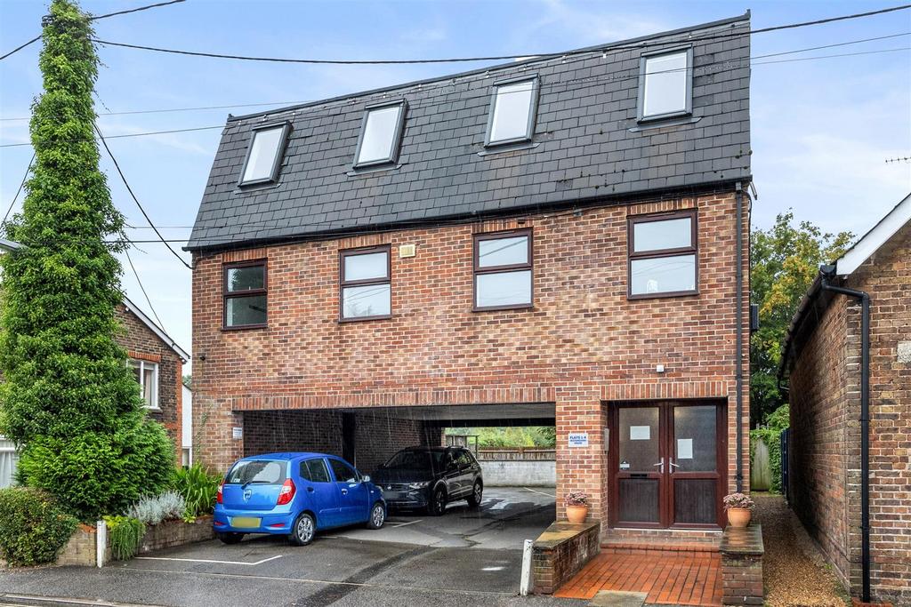 Buckingham House, Billingshurst RH14 1 bed flat for sale - £165,000