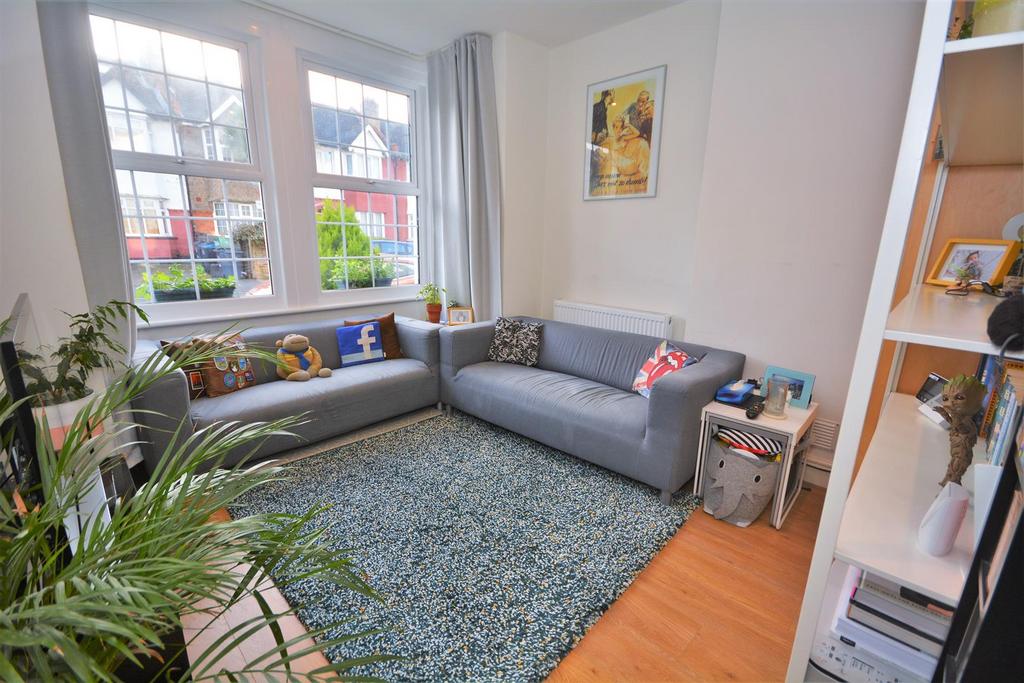 Robinson Road, Colliers Wood SW17 2 bed flat - £1,800 pcm (£415 pw)