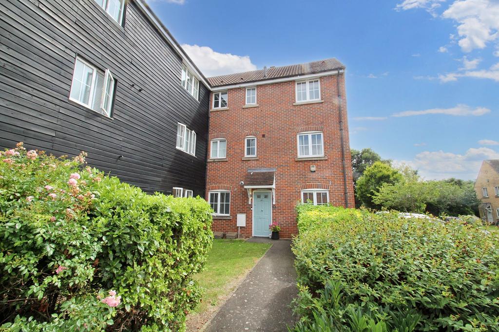 Hubbards Close, Uxbridge, UB8 2 bed apartment - £339,000