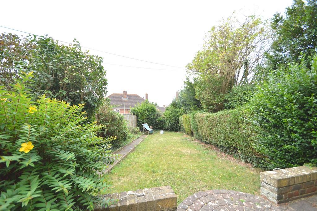 Meadow Road, East Cowes 3 bed semi-detached house - £215,000