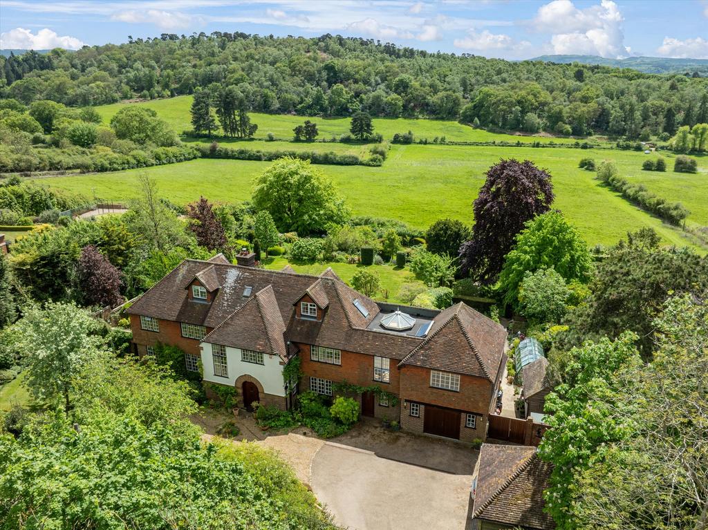 White Lane, Guildford, Surrey, GU4 6 bed detached house for sale - £ ...