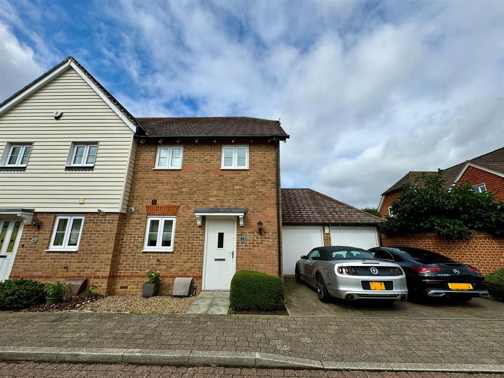 Porter Avenue, Kings Hill, ME19 4QN 2 bed end of terrace house - £1,700 ...