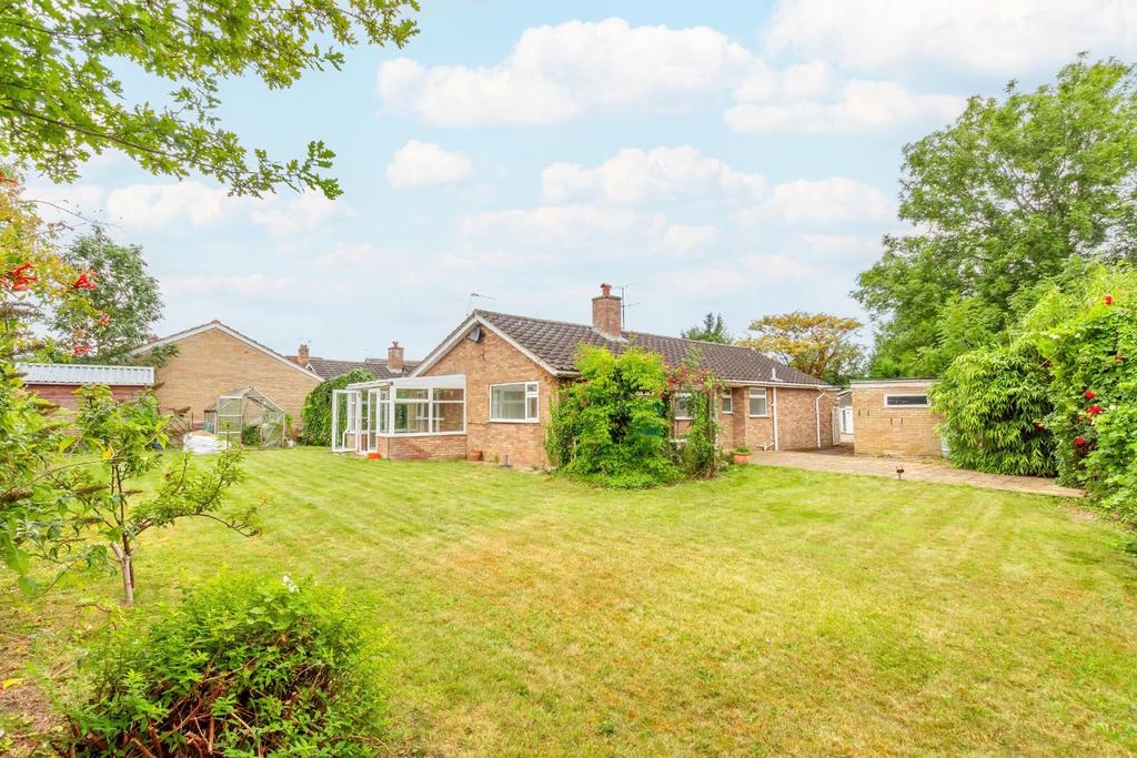 Cheddington Road, Pitstone 3 bed detached bungalow - £500,000