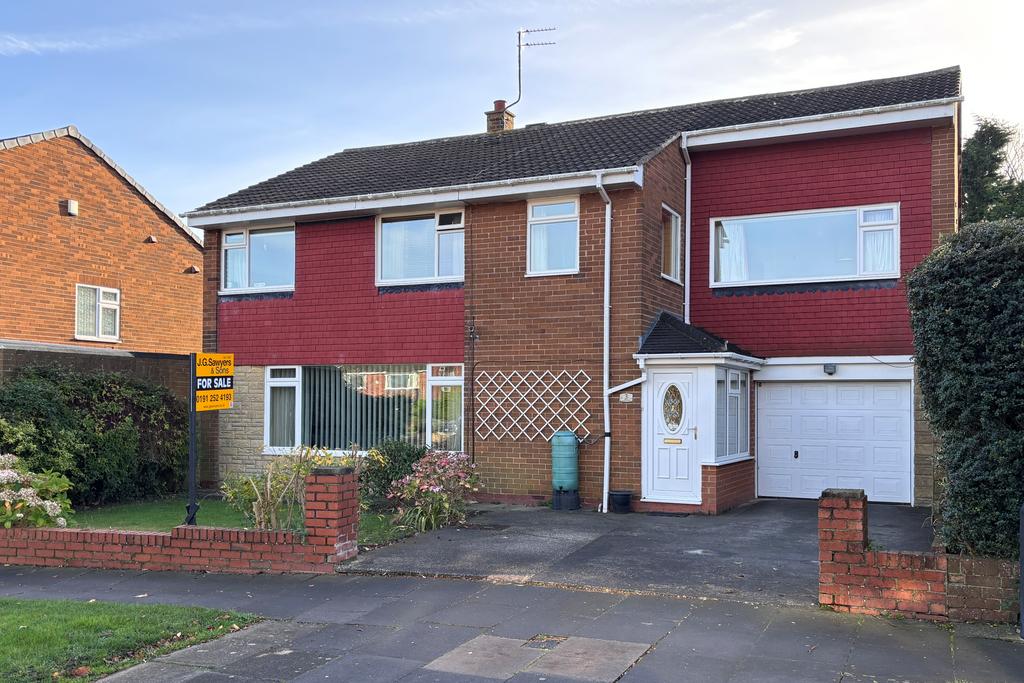 St Martins Way, Whitley Bay, Tyne and... 6 bed detached house - £620,000