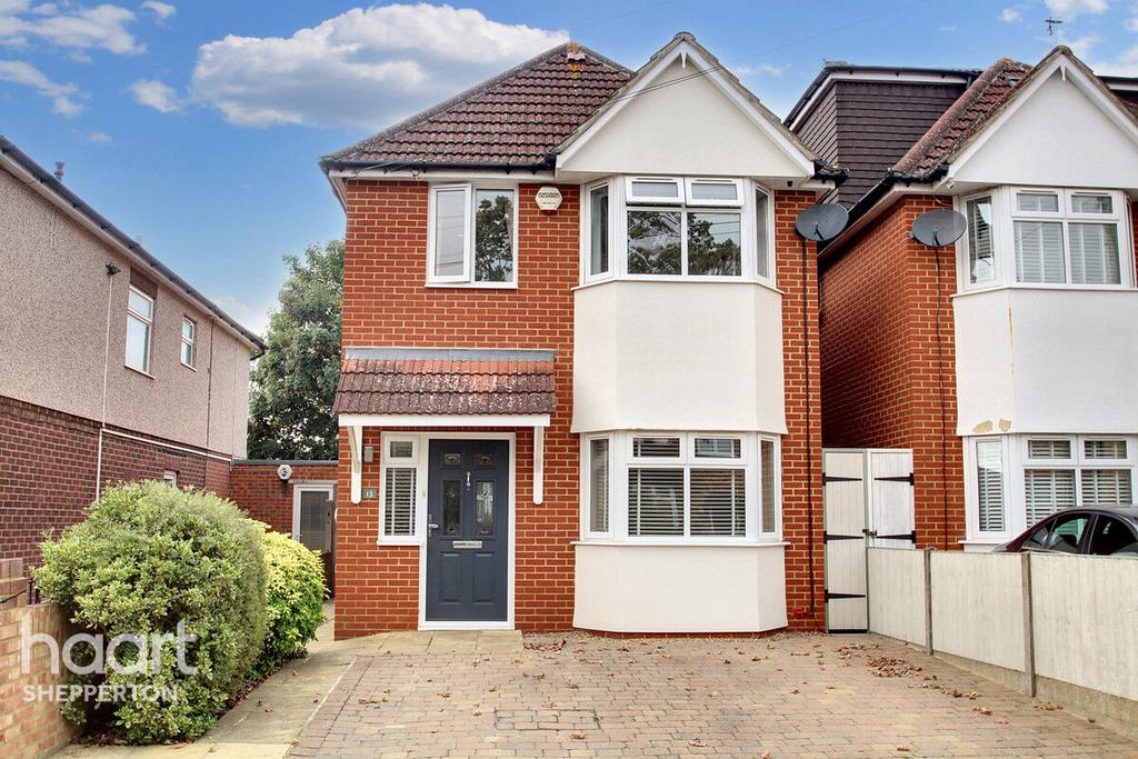 Fairholme Road, ASHFORD 3 bed detached house - £550,000
