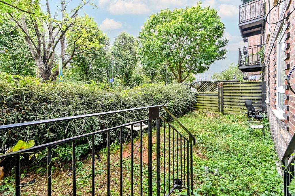 Rodin House, Islington, London, N1 2 bed flat - £500,000