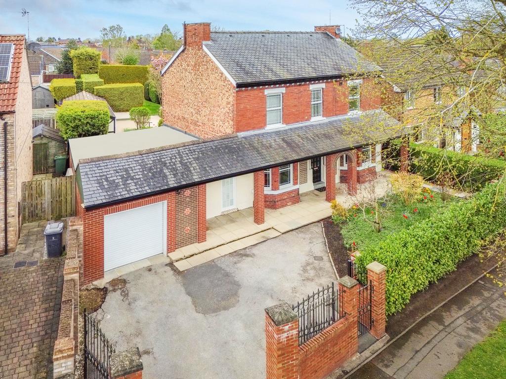 York YO26 5 bed detached house - £625,000
