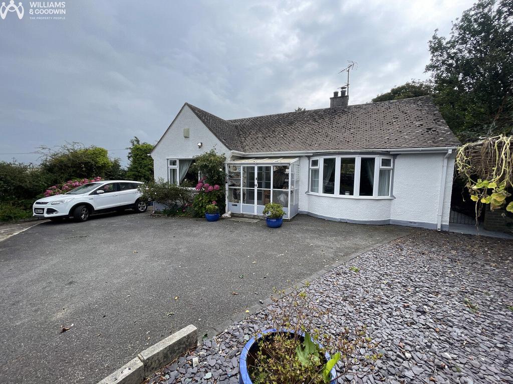 Cemaes Bay, Cemaes Bay, Anglesey, LL67 2 bed detached bungalow for sale ...