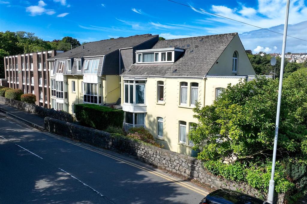 16, Langland Road, Swansea SA3 2 bed apartment - £225,000