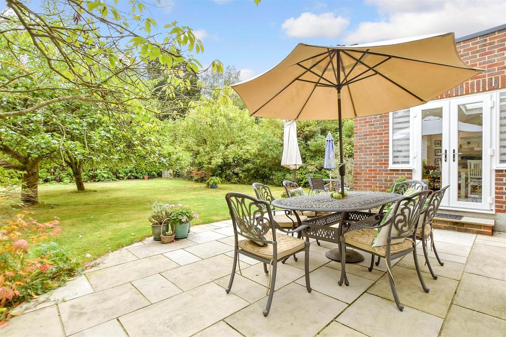 Smallfield Road, Horley, Surrey 4 bed detached house for sale - £900,000
