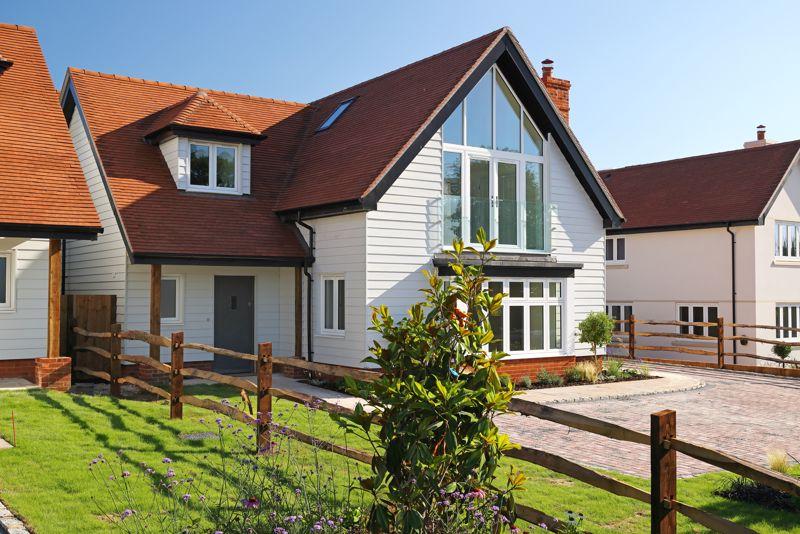 Longacre Rise, Bookham 4 bed detached house - £1,395,000