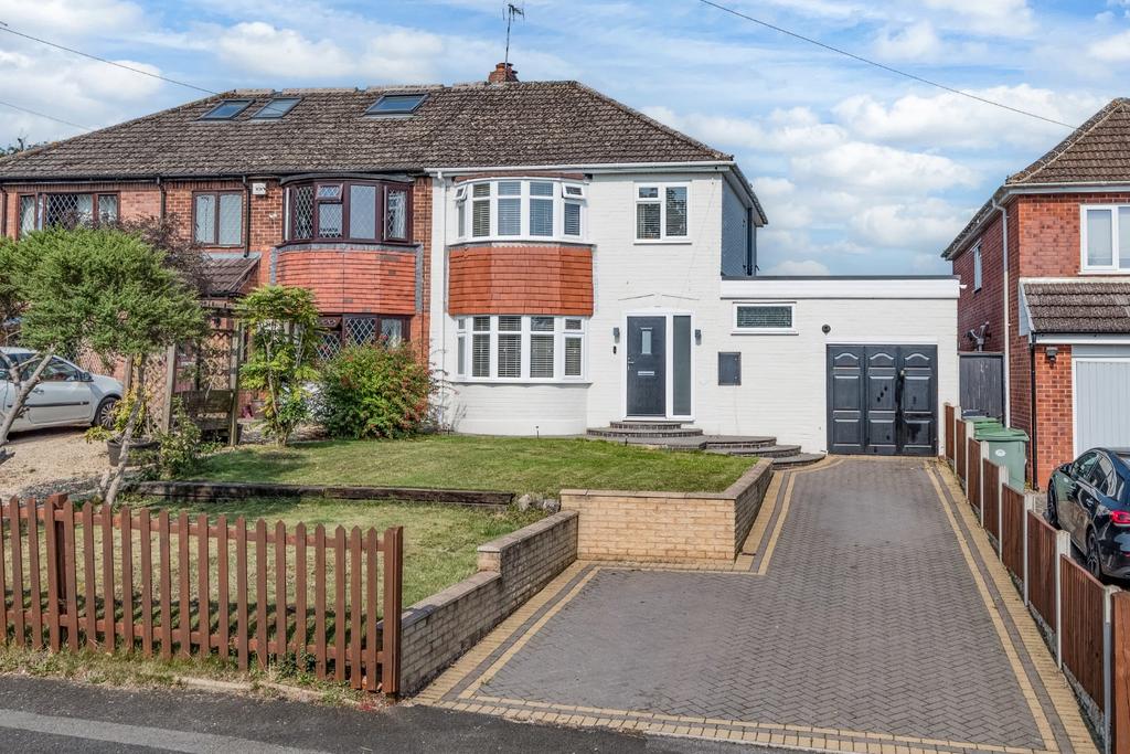 Walkwood Road, Redditch... 3 bed semi-detached house - £300,000