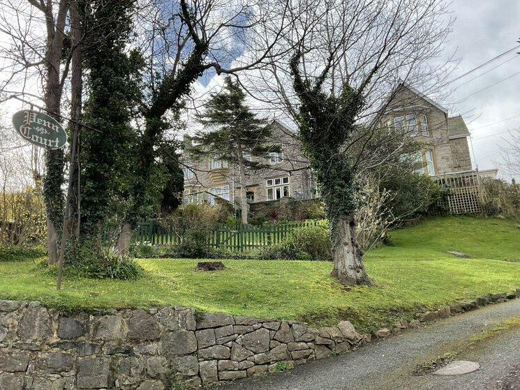 Penn Court, Llysfaen Road Old Colwyn 2 bed flat - £190,000