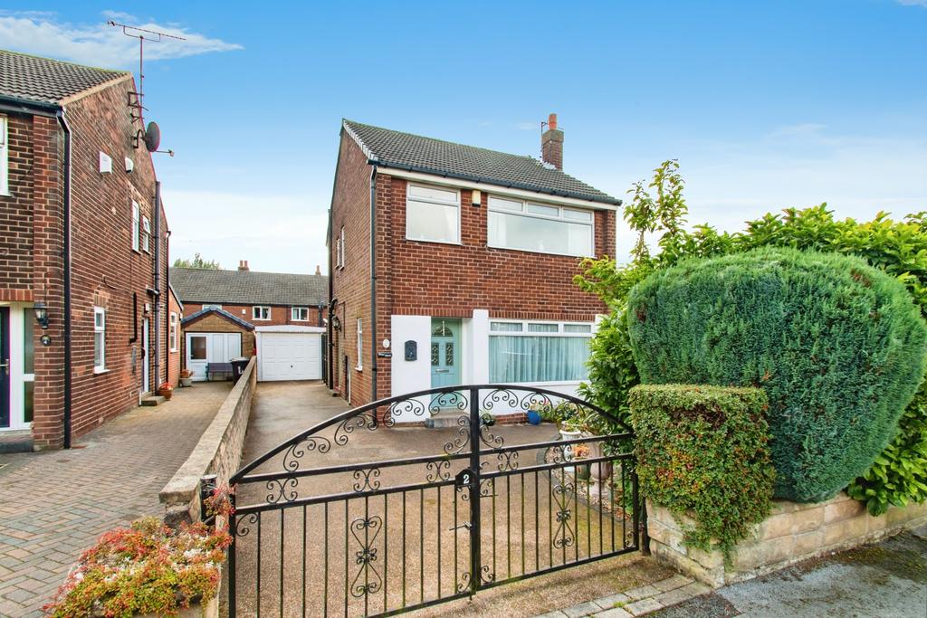 Reedsdale Drive, Morley LS27 3 bed detached house - £290,000