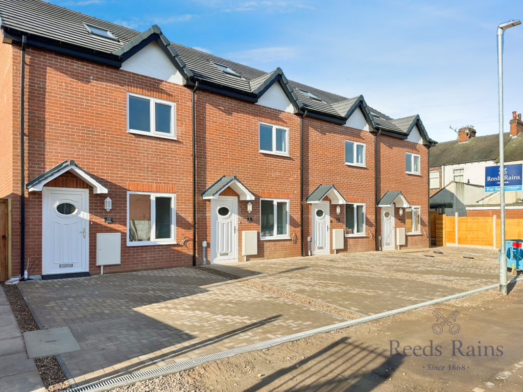 Queen Street, Newcastle ST5 3 bed terraced house - £219,950