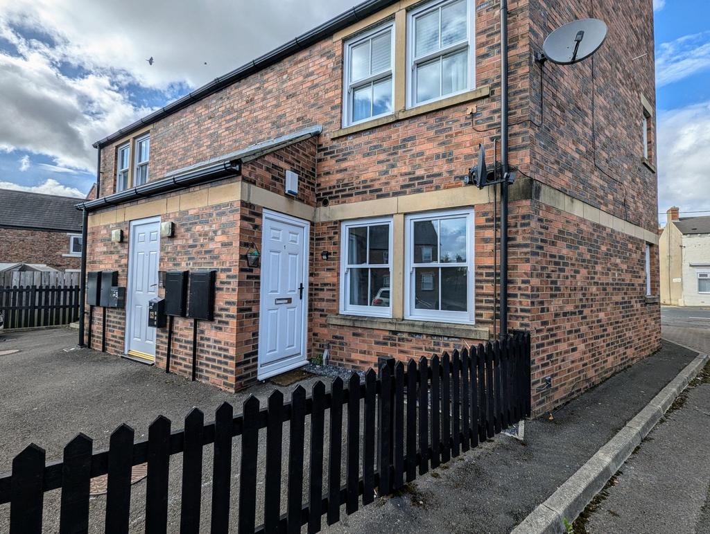 Oxley Mews, Boldon Colliery, NE35 2 bed flat - £99,950