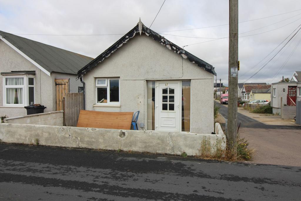 Brooklands, Jaywick, Clacton-on-Sea 2 bed bungalow - £800 pcm (£185 pw)