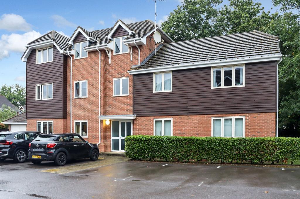 Pendenza, Cobham 1 bed flat - £275,000