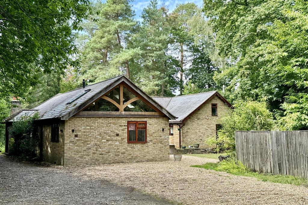 Gasden Copse, Witley 4 bed detached bungalow - £1,100,000
