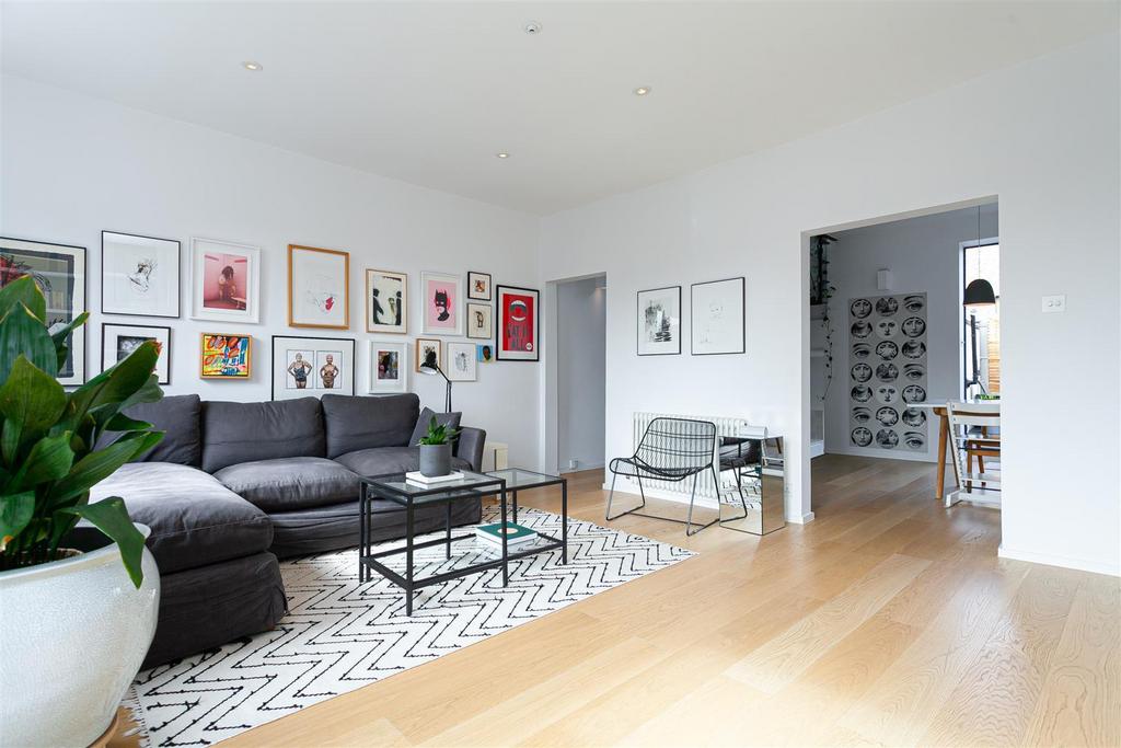 Stoke Newington High Street, London N16 2 bed apartment - £3,000 pcm (£ ...