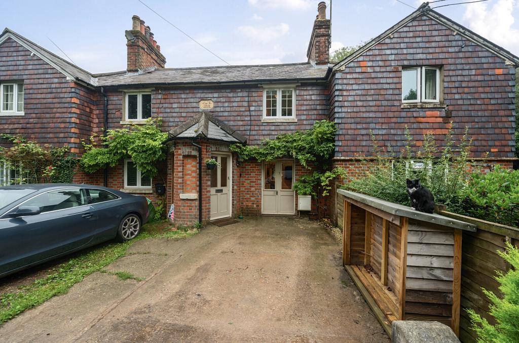 Mill Lane, Reading RG7 2 bed terraced house - £370,000