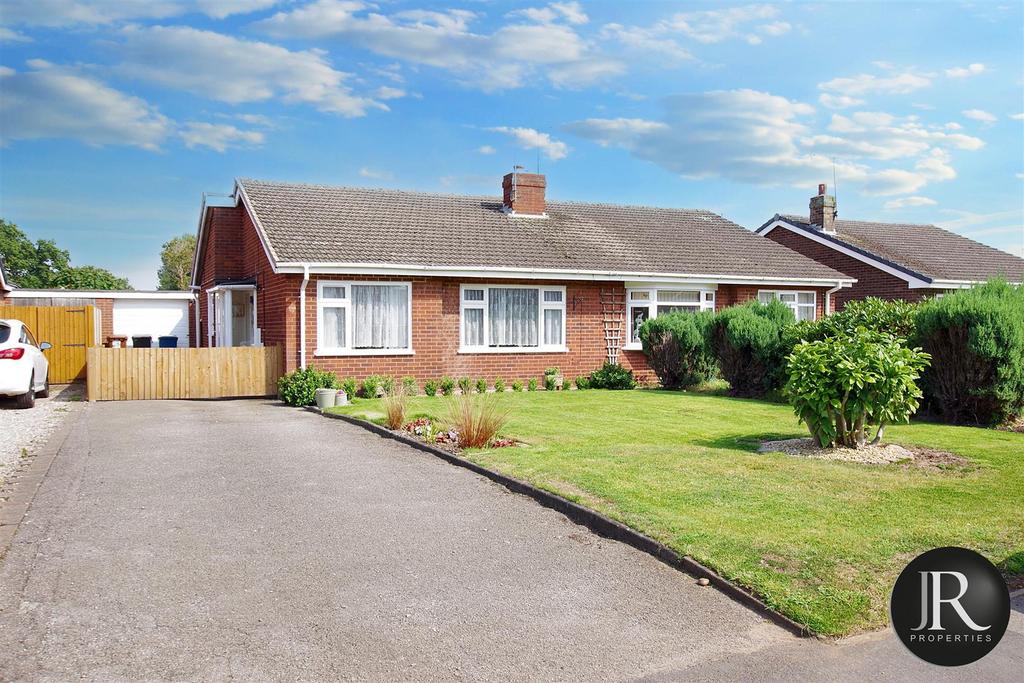 Uttoxeter Road, Hill Ridware WS15 2 bed semi-detached bungalow - £275,000