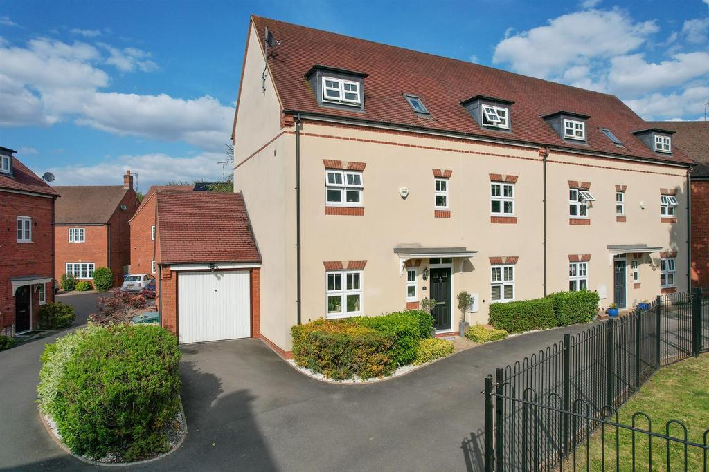 Feldon Way, Stratford-upon-Avon 4 bed semi-detached house - £575,000