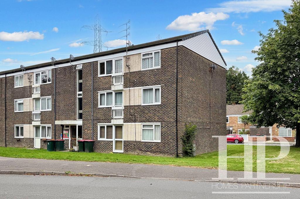Chiddingly Close, Crawley RH10 2 bed flat - £1,295 pcm (£299 pw)