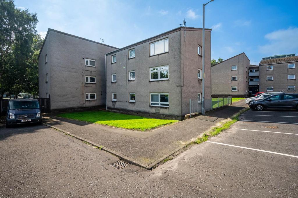 Airbles Street, Motherwell 3 bed flat - £77,000