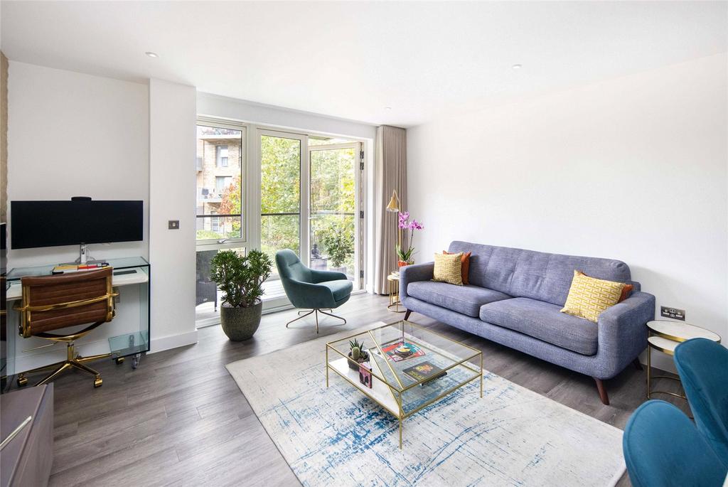 Highfield Court, New North Road... 2 bed flat - £3,500 pcm (£808 pw)