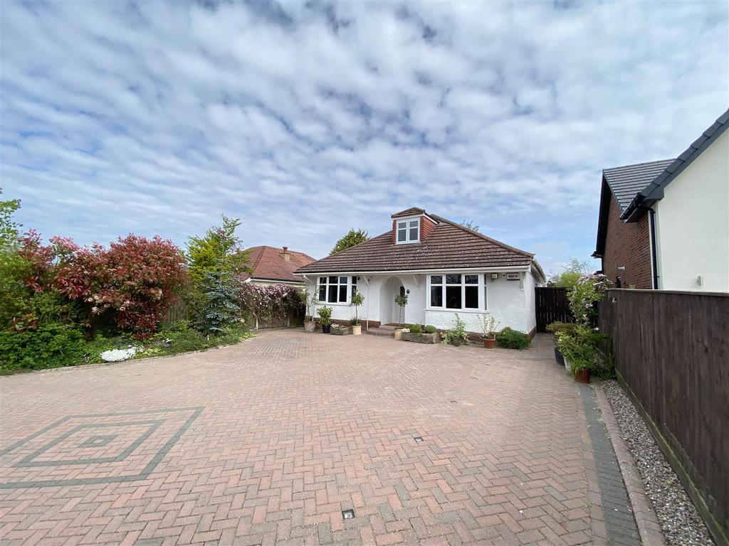 Oaklea Road, Irby, Wirral 3 bed detached bungalow - £1,300 pcm (£300 pw)