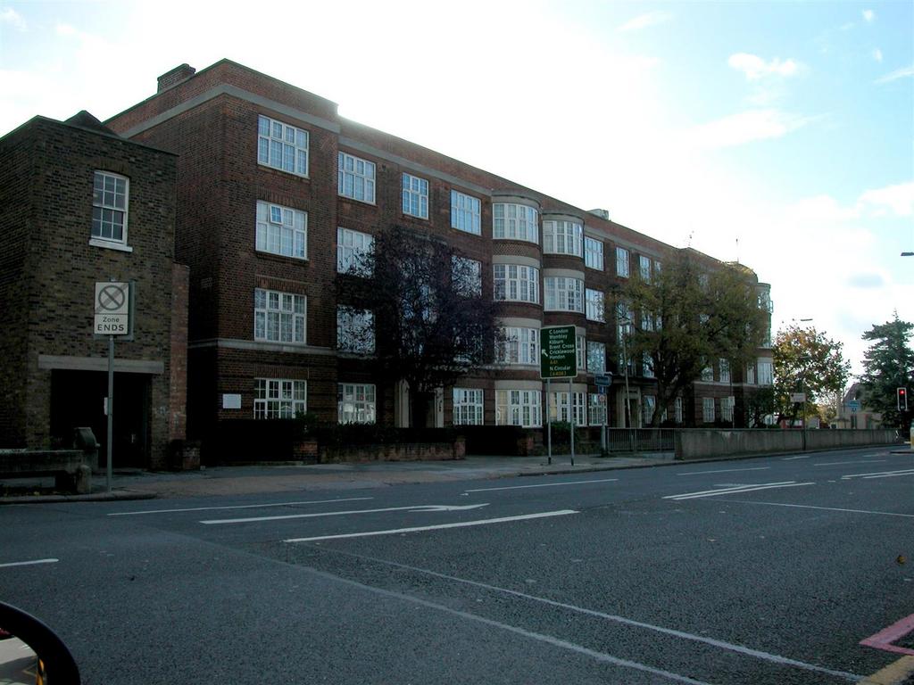 Quadrant Close, The Burroughs, London 3 bed apartment - £1,950 pcm (£ ...