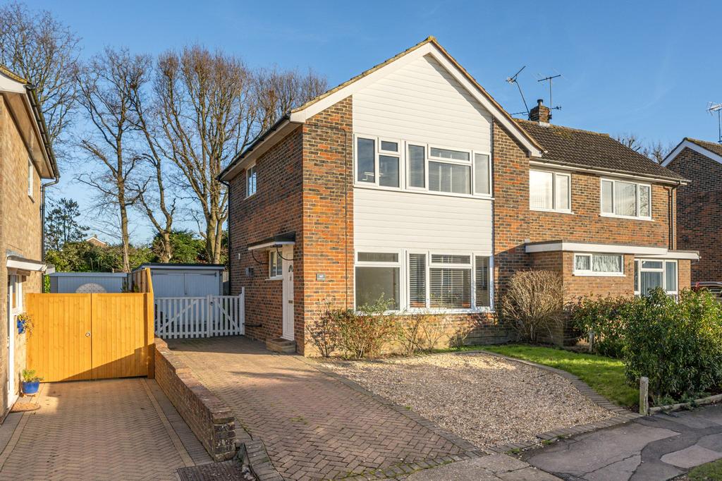 Farhalls Crescent, Horsham, RH12 3 bed semi-detached house - £460,000