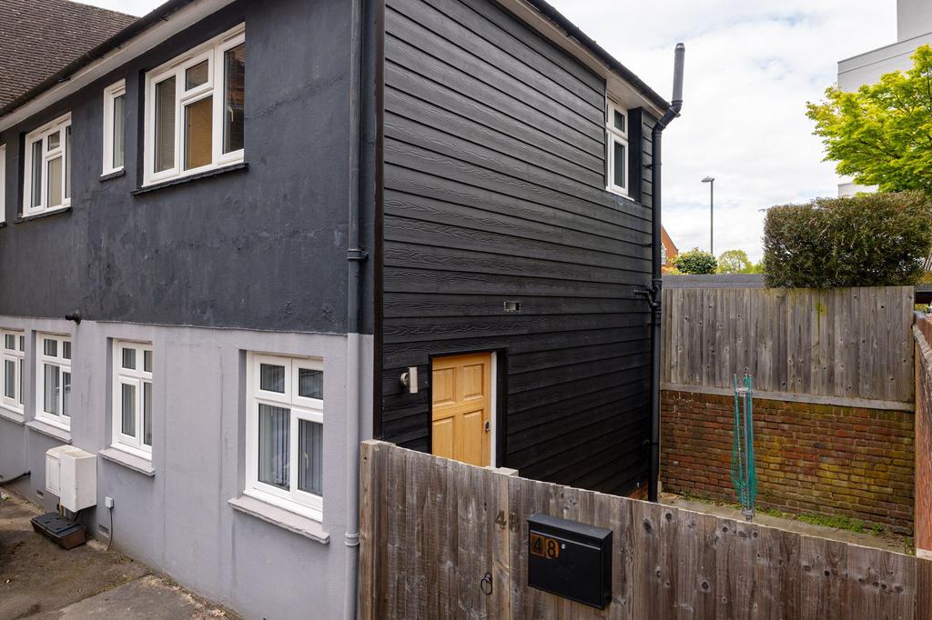 Springfield Road, Horsham, RH12 2 bed terraced house - £350,000