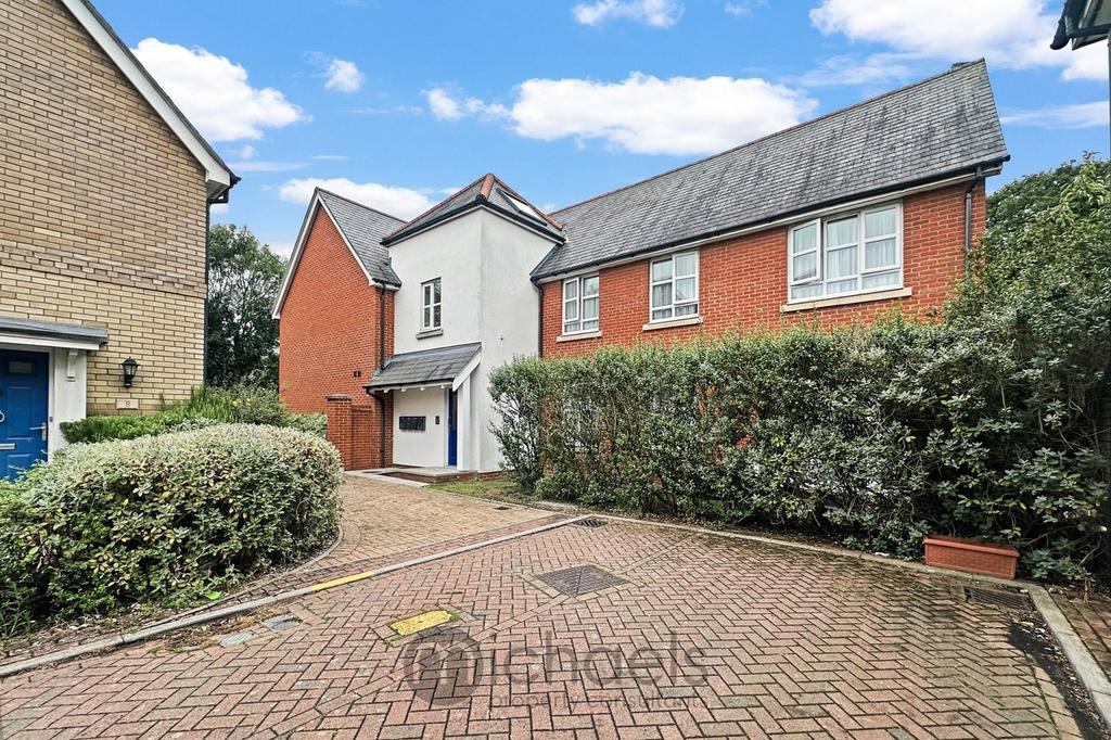 Linnet Mews, Colchester, Colchester, CO4 2 bed flat - £170,000