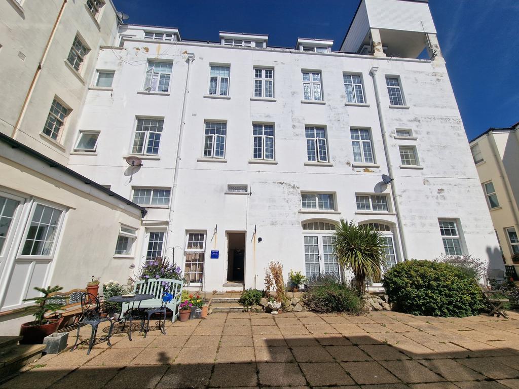 High Street, Deal, CT14 1 bed flat - £850 pcm (£196 pw)