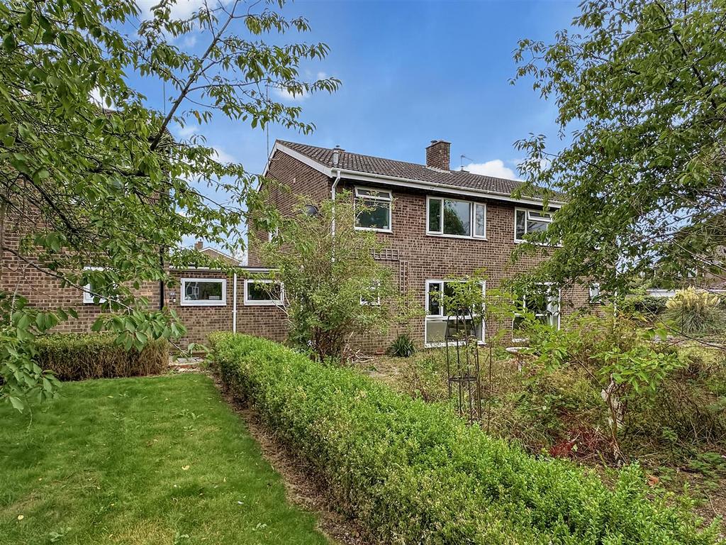 Barrons Way, Cambridge CB23 3 bed semi-detached house - £475,000