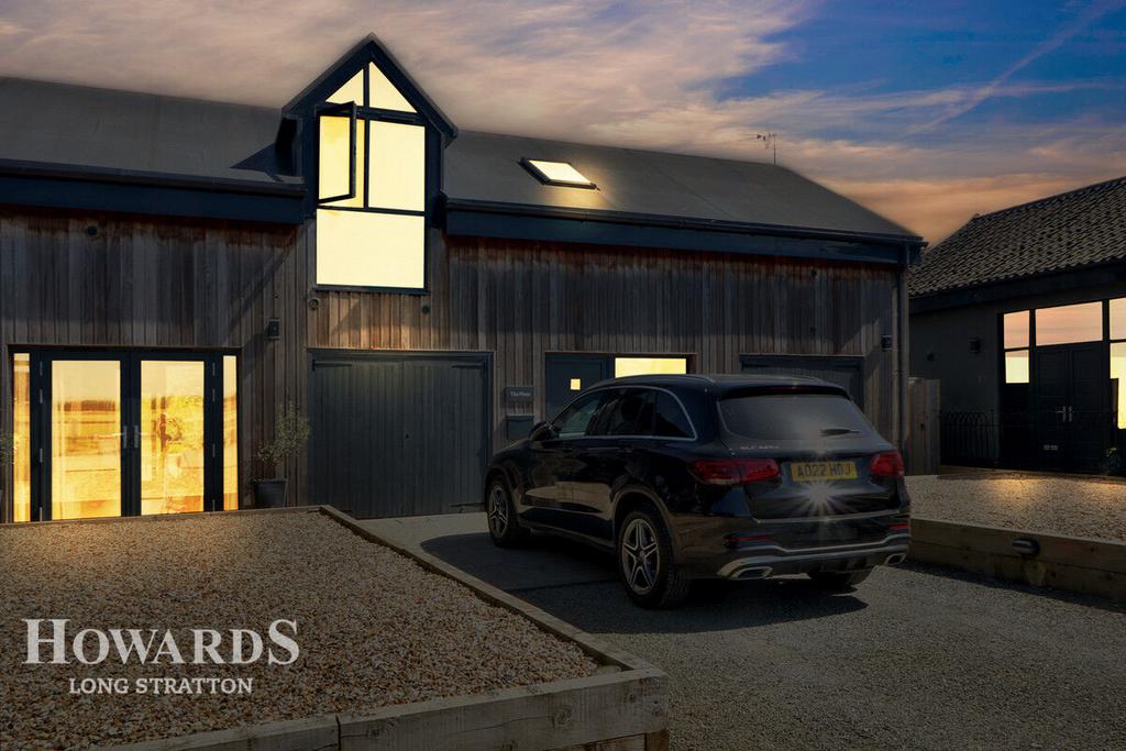 Watton Road, Larling 5 bed barn conversion - £450,000