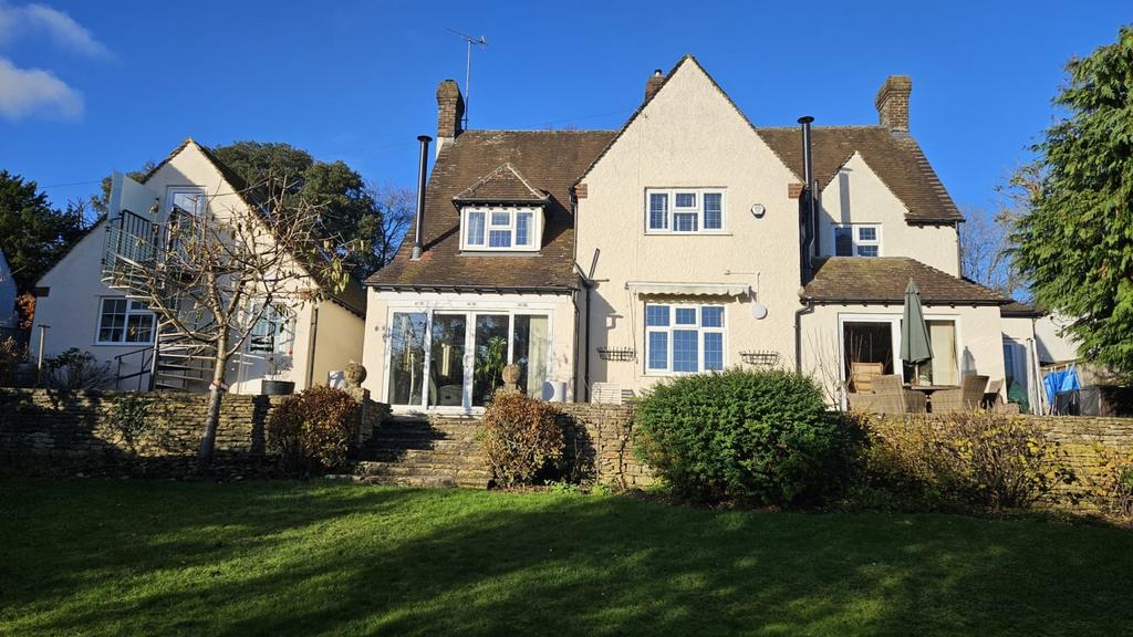 Burford Road, Cirencester, GL7 4 bed detached house - £2,450 pcm (£565 pw)