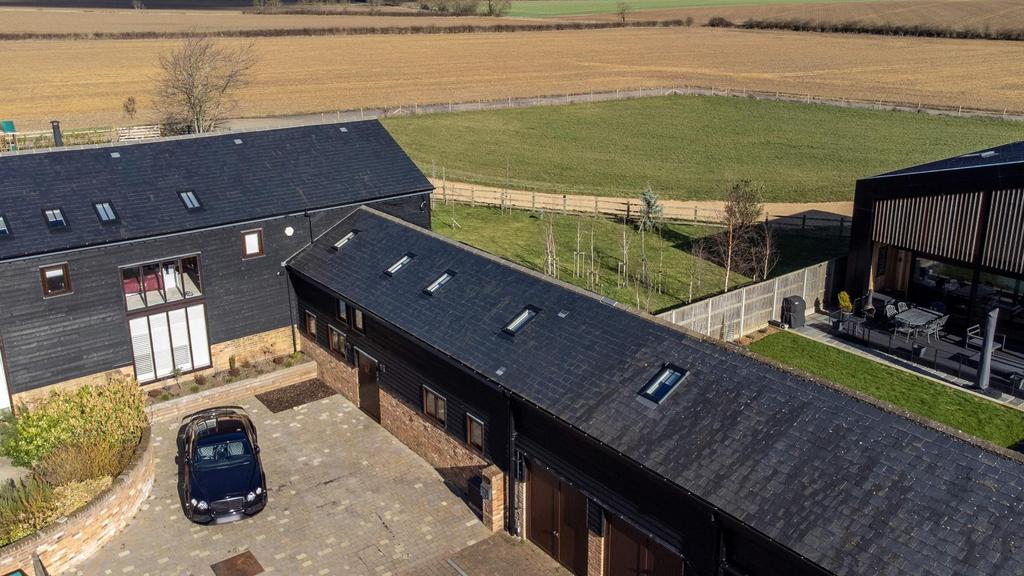 Sutton Road, Eyeworth SG19 6 bed barn conversion for sale - £1,250,000